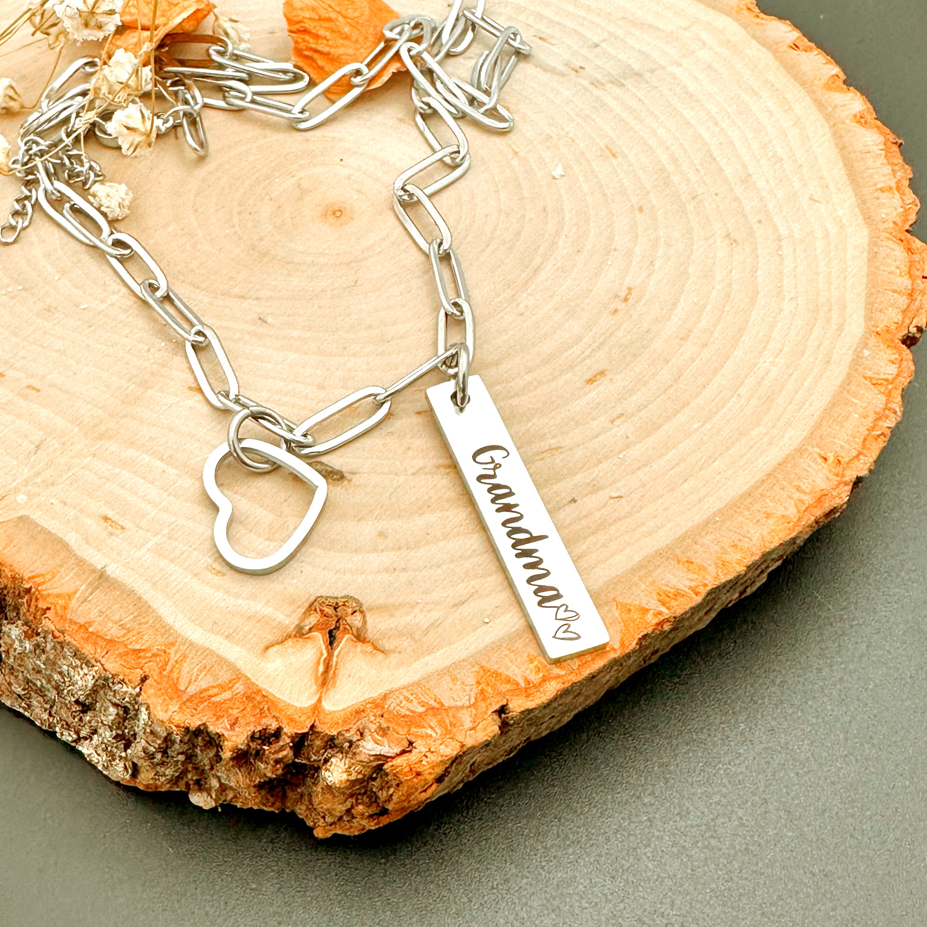 VERTICAL BAR WITH HEART NECKLACE – Made with Love by Angie